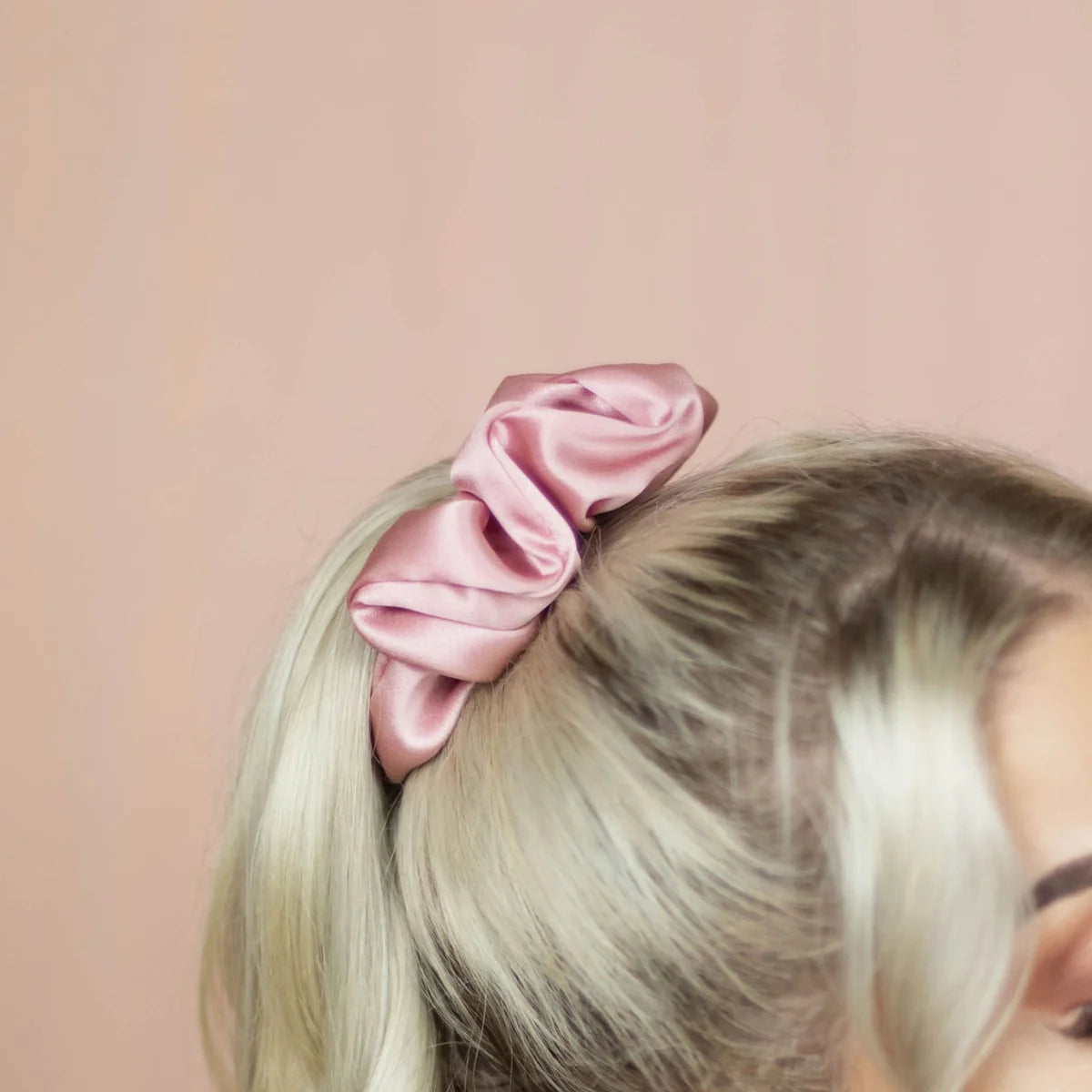 Silk Scrunchie Grande - Pastel Pink | Love Daphne